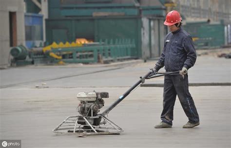 水泥地面起砂原因是什麼？泥工老師傅表示，這裏面學問挺大 每日頭條