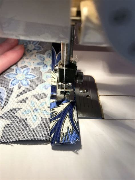 Easy One Piece Fabric Envelope Pillow Cover Tutorial