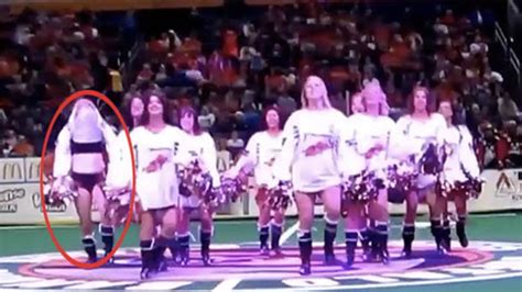 Cheerleader Left Red Faced After Wardrobe Malfunction Exposes