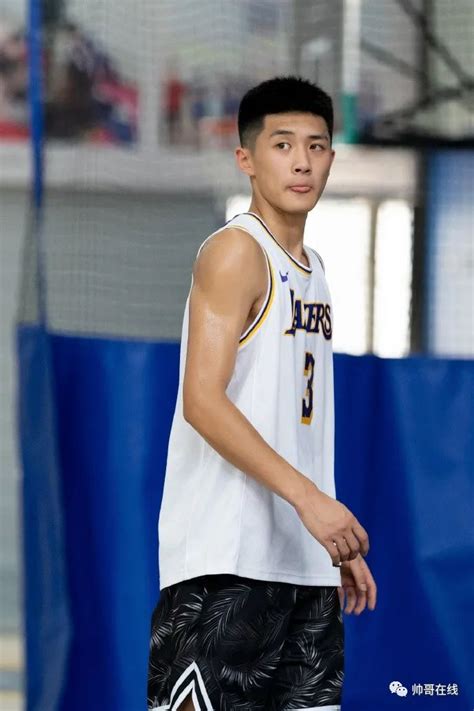 02年185CM寸头簿肌篮球体育生高帅白净小狼狗也太可了