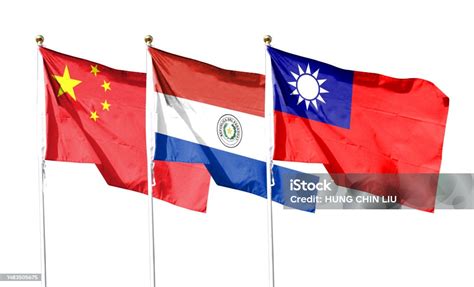 曇り空に台湾の国旗とパラグアイの国旗を持つ中国国旗空に手を振る アメリカ合衆国のストックフォトや画像を多数ご用意 アメリカ合衆国