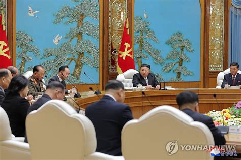북한 정치국회의서 김정은 방러 결과 보고조치 적극 실행 연합뉴스