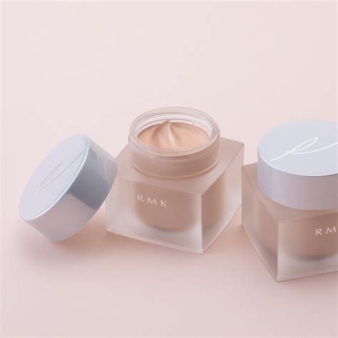「rmk クリーミィファンデーション Ex」から新色登場、ピンクカラーで透け感のある肌に