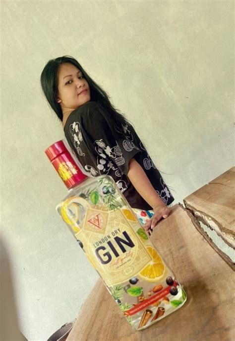 Tharuka කොන්ද කෙලින් තියන මිනිස්සු සාමාජයේ මෙච්චර හිඟ ඇයි 💧තමන්ගෙ ජීවිතේ අයිතිකාරයා තමන්