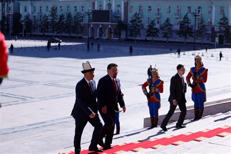 Монгол Улсын Их Хурлын дарга Г Занданшатар Бүгд Найрамдах Киргиз Улсын парламентын дарга Н