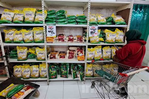 Foto Beras Sphp Tekan Kenaikan Harga Beras Premium Di Pasar Ritel Modern