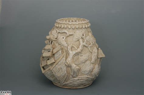 清同治景德镇窑哥釉浮雕山水楼阁纹鱼篓尊 藏家展厅 收藏资讯艺术家书画家书画名人书法家 中华收藏网