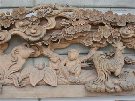 井波彫刻総合会館世界最大の欄間の写真 いこまいけ南砺