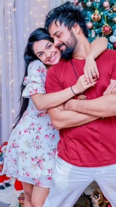 දෙන්නට දෙන්නා වෙනුවෙන් ජීවත් වෙන ආදර කතා ගොඩාක් අඩුයි 😍 මේ ලෝකෙ හැමෝගෙම
