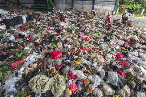 Sistem Pengolahan Sampah Di TPA Talang Gulo Jambi ANTARA Foto