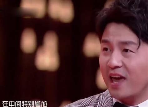 雷佳音领奖台上离马伊琍太远 被其调侃说 前夫哥你过来 怕我干嘛