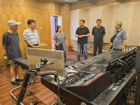 传媒科学学院新闻学院离退休教师赴学院参观座谈 东北师范大学传媒科学学院
