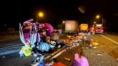 國1南下近高雄路竹段事故 11車追撞釀2死3傷