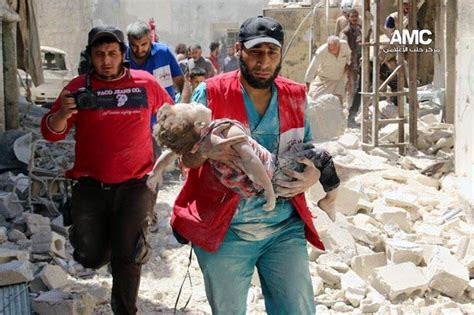 غارات تستهدف حي الجزماتي في حلب