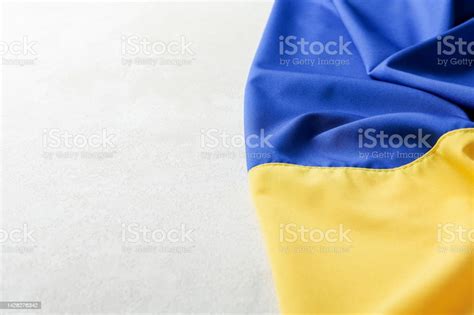 밝은 질감의 배경에 우크라이나어 국기 텍스트를위한 공간 군사에 대한 스톡 사진 및 기타 이미지 군사 기 낮 Istock