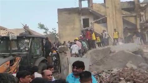 Building Collapse गुजरात के जामनगर में इमारत गिरने से 3 की मौत कई लोग