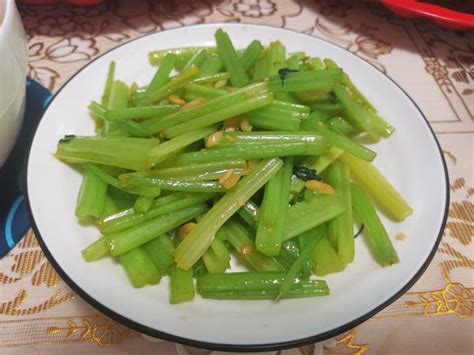 【素炒芹菜图片】mrs颖下厨房