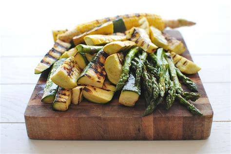 Grilled Veggie Naan Pizzas Bev Cooks Naan Pizza Veggie Recipes