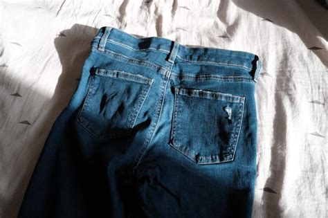 優衣褲｜uniqlo 中腰深色直筒破牛仔褲｜size 25｜超新 她的時尚 褲＆裙 牛仔褲、緊身褲在旋轉拍賣