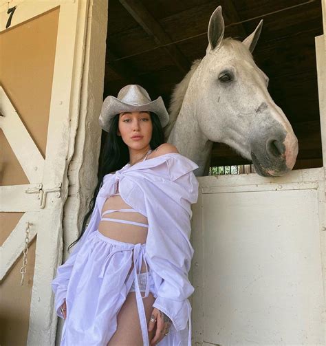 Noah Cyrus Bounces Wap Assets In Skimpy Bra With Fiery Red Hair The