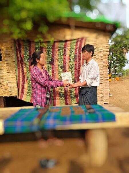 ပခုက္ကူမြို့နယ်၊ ကမ္မနယ်မြေရဲစခန်းမှ ရဲဒုတပ်ကြပ်နန္ဒကျော် လက်နက်ခဲယမ်းများနှင့်အတူ အလင်းဝင်သဖြင့