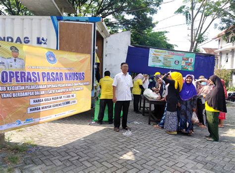 Tekan Inflasi Disperindag Lamongan Gelar Operasi Pasar Murah Kebutuhan Pokok