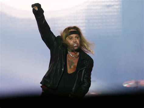 Def Leppard Motley Crue Wow Fans At Suncorp Stadium The Courier Mail