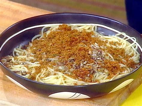 Sicilian Style Sardine Pasta With Bread Crumbs Recipe Rachael Ray