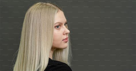 머리 염색 결과 스트레이트 머리를 가진 금발 모델 사진 Unsplash의 아름다움 이미지