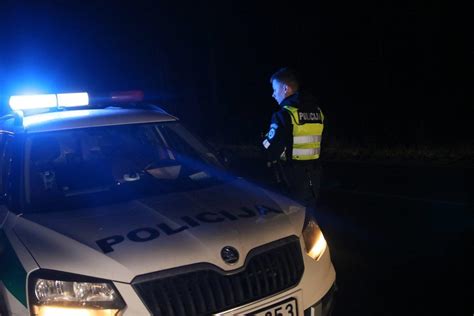 Metų Sandūroje Sukčiavimas Netikra Moneta Ir Neblaivus Vairuotojas Krašto žinios