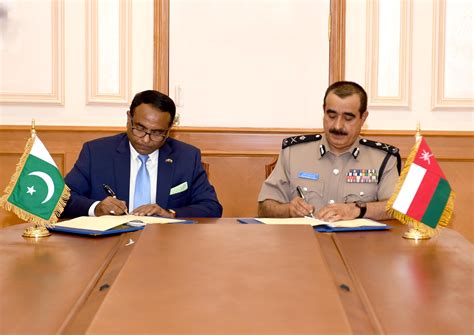 الشرطة توقع مذكرة تفاهم مع وكالة الأمن البحري الباكستانية في مجال