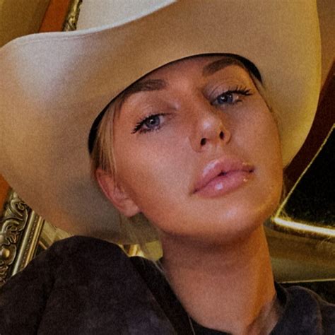 Carolines Current Country Picks Playlist By Caroline Munsick