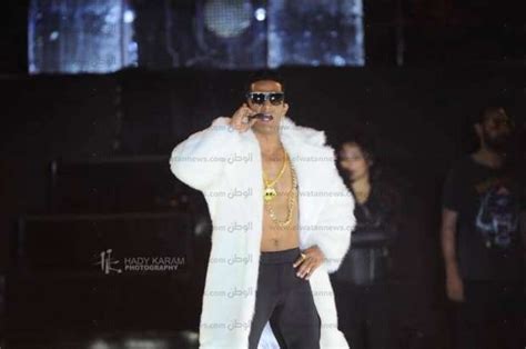 فيديو وصور محمد رمضان عاري الصدر ويرتدي وجه حديدي بـأقوي حفل بمصر