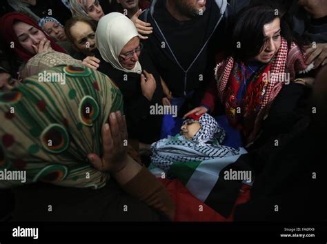 Nablus Hassouna 1st Dec 2015 Relatives Of The Palestinian Woman