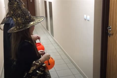 Matka dokonała straszliwego odkrycia Niewiarygodne co znajdowało się w halloweenowym cukierku
