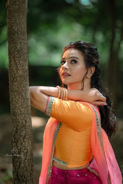 Divya Vishwanath Navel
