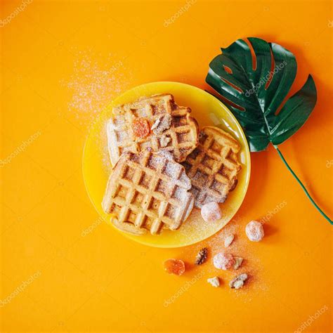 Gofres Belgas Tradicionales Con Fruta Fresca Y Nueces Naranja 2024