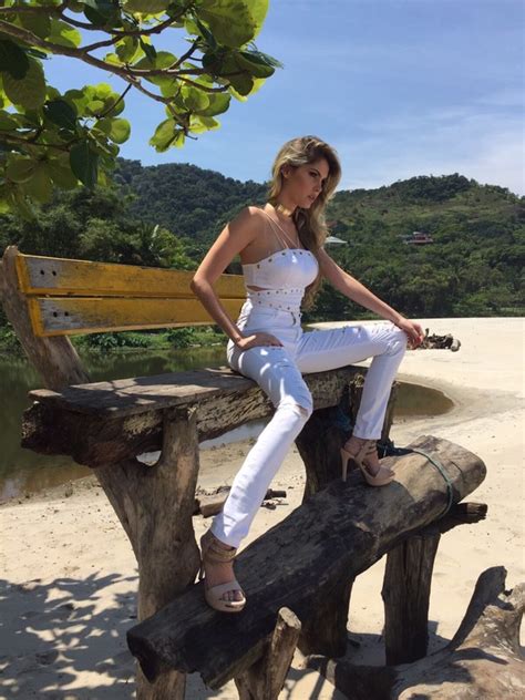 EGO Bárbara Evans exibe boa forma em bastidores de ensaio notícias