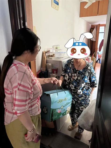 上门走访更新菜品健康义诊他们为社区老人送清凉 服务 关爱 居民区