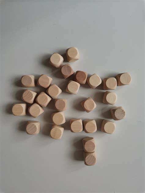 厂家现货批发25mm荷木空白色子骰子镭射六面筛子雕刻桌面游戏配件 阿里巴巴