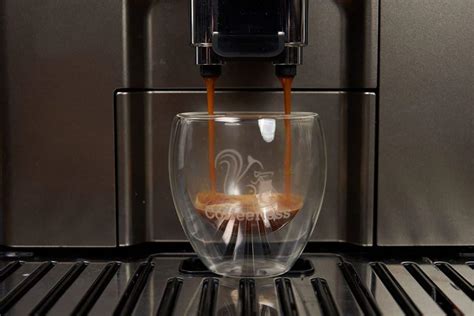 DeLonghi Eletta Explore Test 2025: Vielseitig heiß & kalt serviert