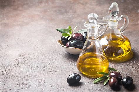 فوائد تناول زيت الزيتون على الريق لا تصدق مجلة سيدتي