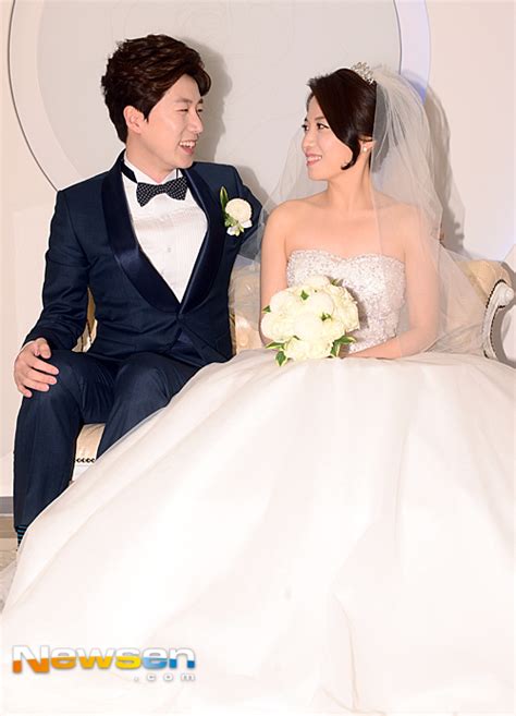 포토엔 강승화 아나운서 결혼 신부 조혜연씨와 꽃보다 미소