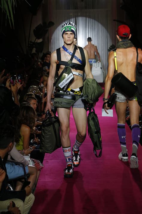 The Naked King Dolce Gabbana Men S Fashion Show