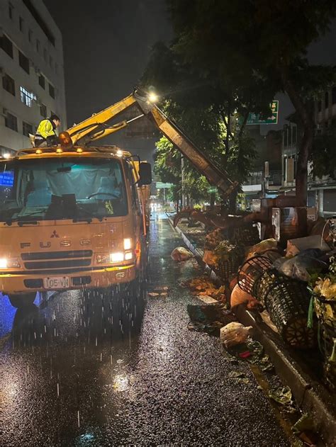 向無名英雄致敬！桃園各區清潔隊不畏風雨清運垃圾 守護美麗市容