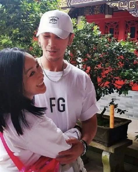 Bom Sex Gốc Việt Chung Lệ Đề Mang Thai Lần Thứ 4 ở Tuổi 51 Bị Mẹ