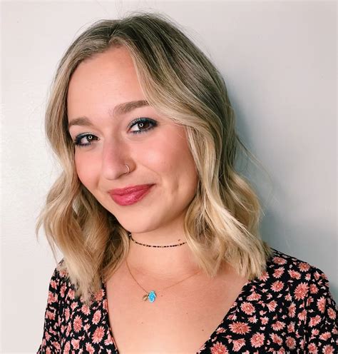 About Leah Starr Medium