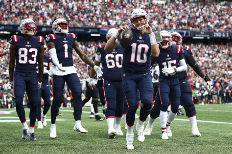 Mac Jones Carried Off Field By Patriots Teammates After Horrible