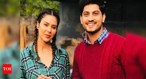 Watch Sonam Bajwa Takes Singing Lessons From Gurnam Bhullar On The