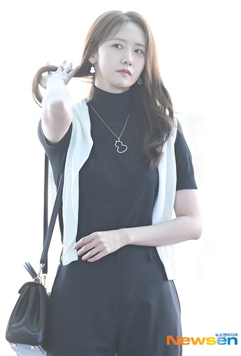 윤아 머릿결 매만지며 포토엔hd 손에 잡히는 뉴스 눈에 보이는 뉴스 뉴스엔
